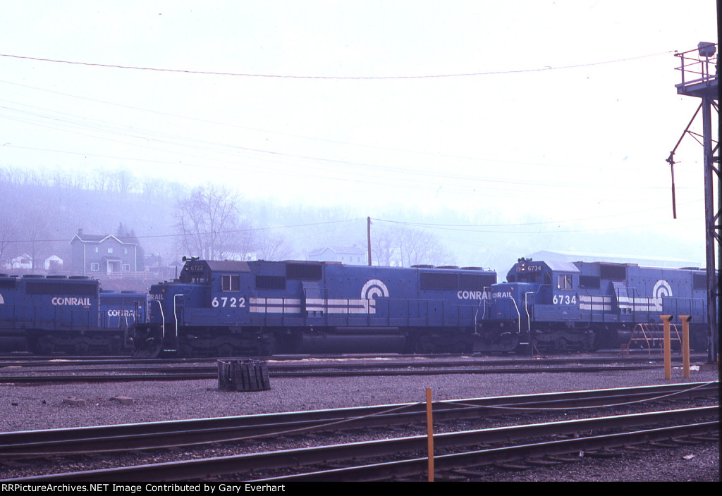 A pair of Conrail SD50's